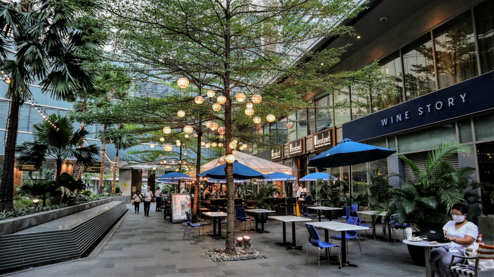 Shangri La Plaza Has Now Set Up More Open air Dining Areas Allowing Shangri La Plaza Has Now Set Up More Open air Dining Areas Allowing